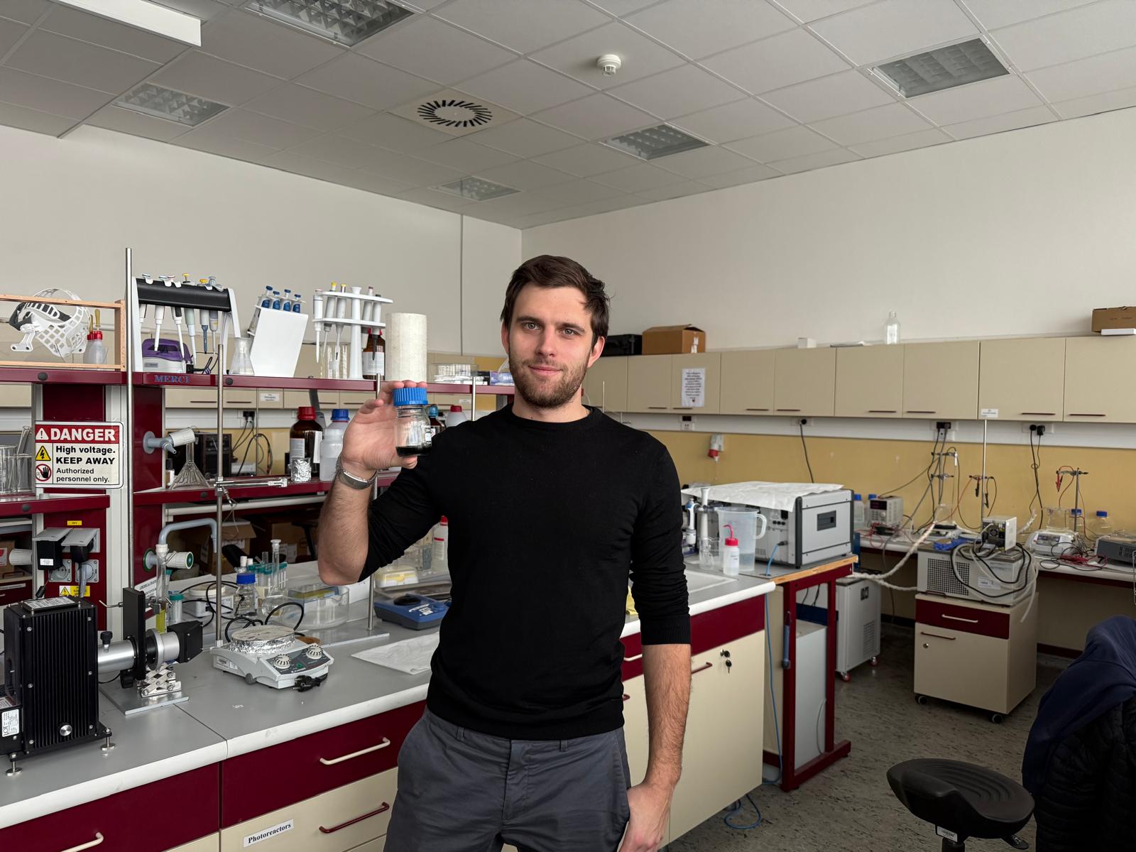 Czech scientists develop a material for producing chemicals from water ...